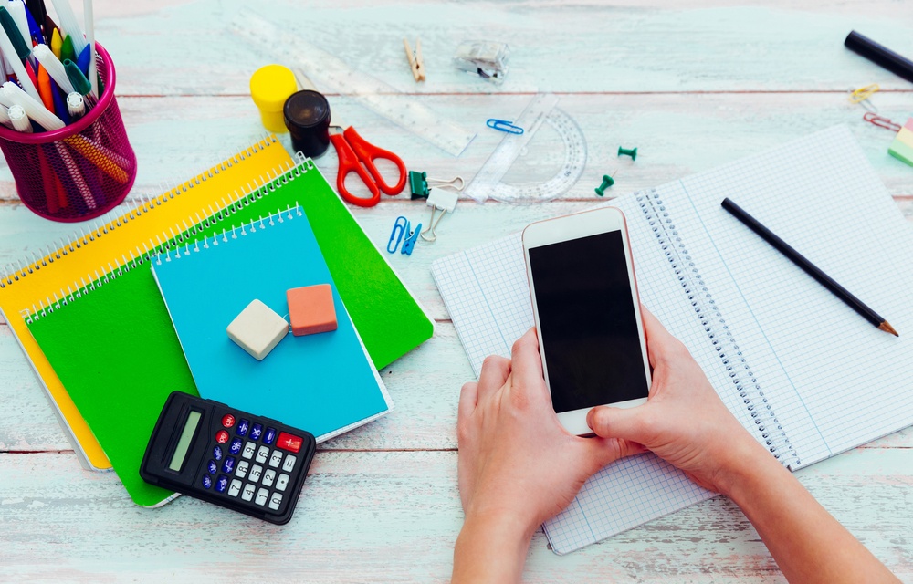 Mobile Devices in Schools: Is Banning Connected Devices the Key?